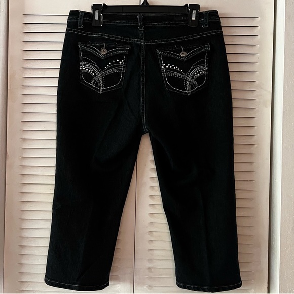 Baccini | Pants & Jumpsuits | Baccini Denim Capri Pants | Poshmark